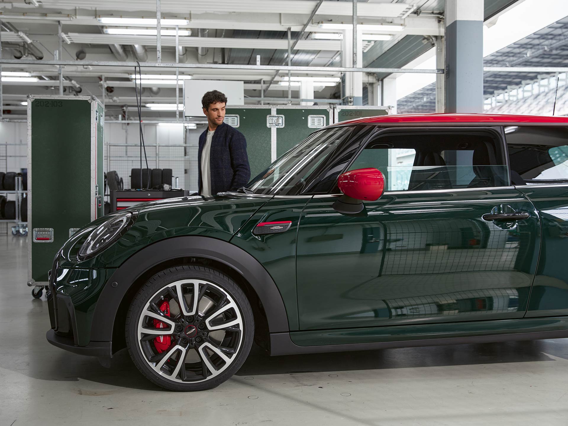 MINI financial services - MINI Leasing czy MINI Kredyt?